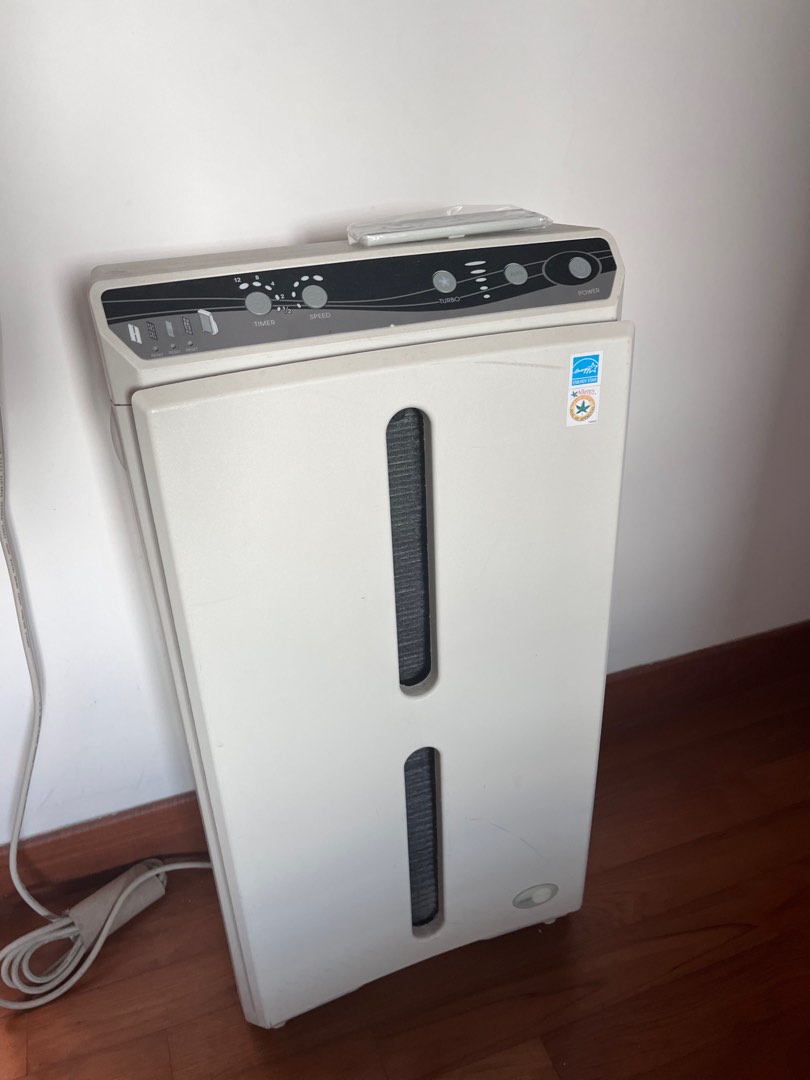 Amway Air purifier, TV & Home Appliances, Air Purifiers & Dehumidifiers on Carousell