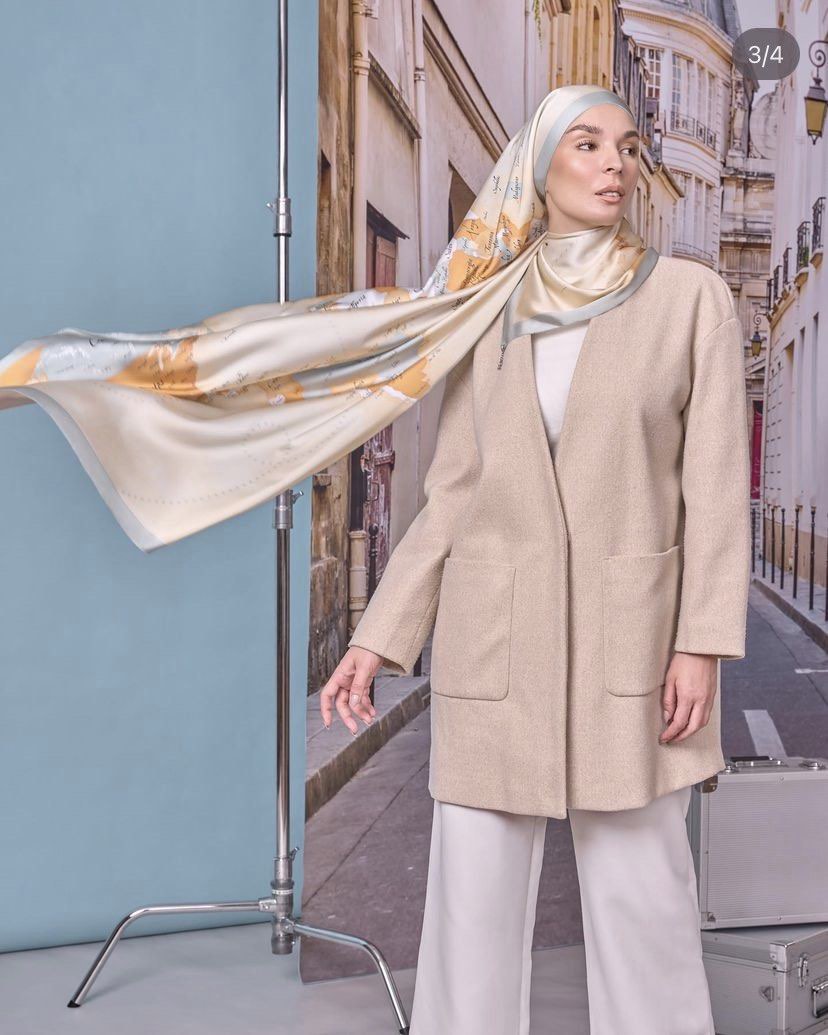 Authentic New Duck World Map Shawl Yellow, Women's Fashion, Watches ...