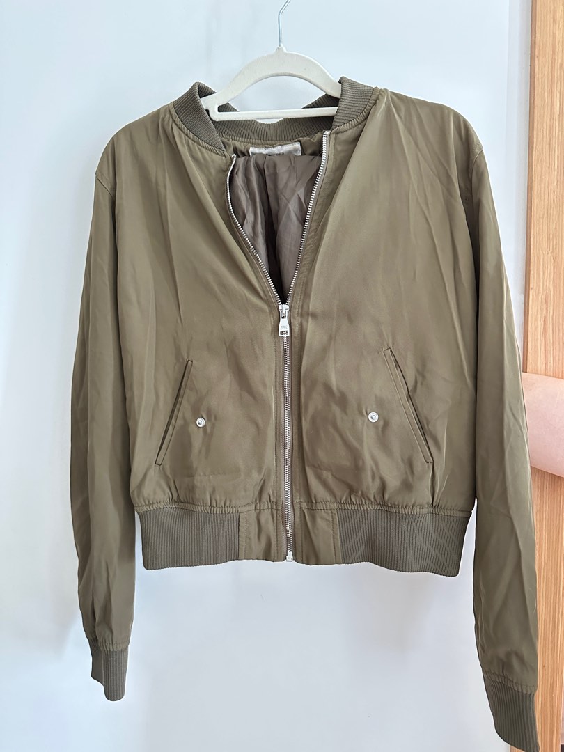 Bershka Bomber Jacket, Women's Fashion, Coats, Jackets and Outerwear on ...