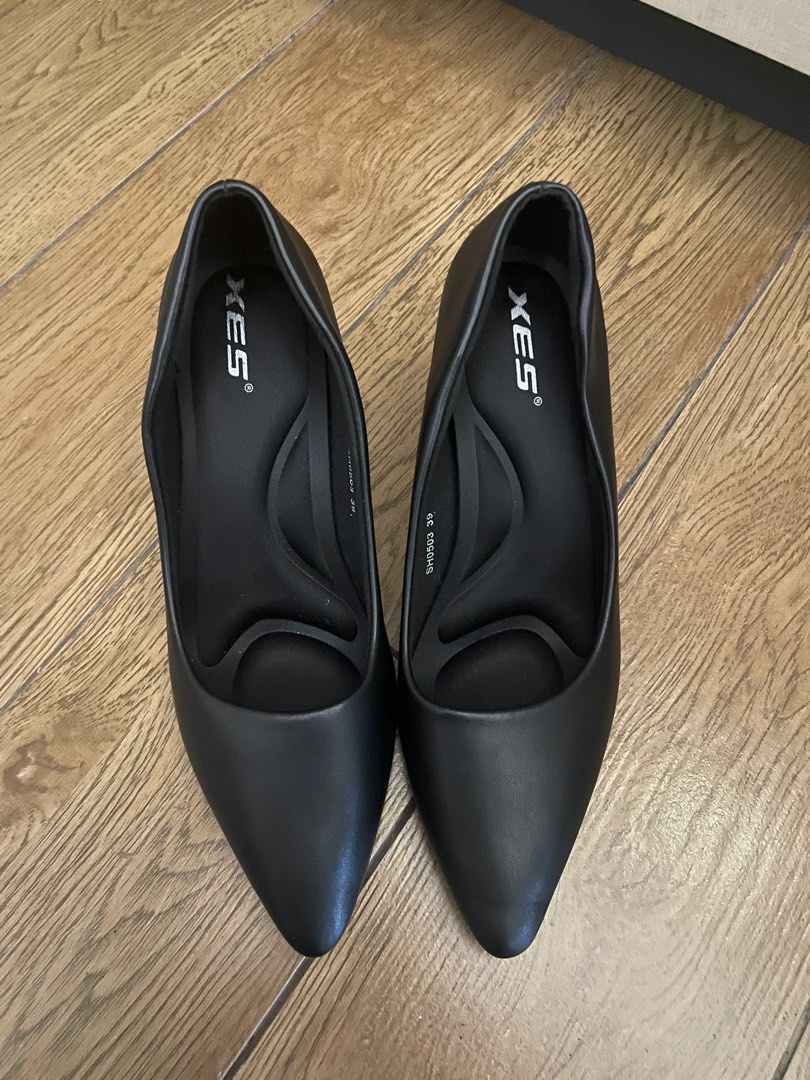 Black heels tinggi 5cm, Fesyen Wanita, Sepatu di Carousell