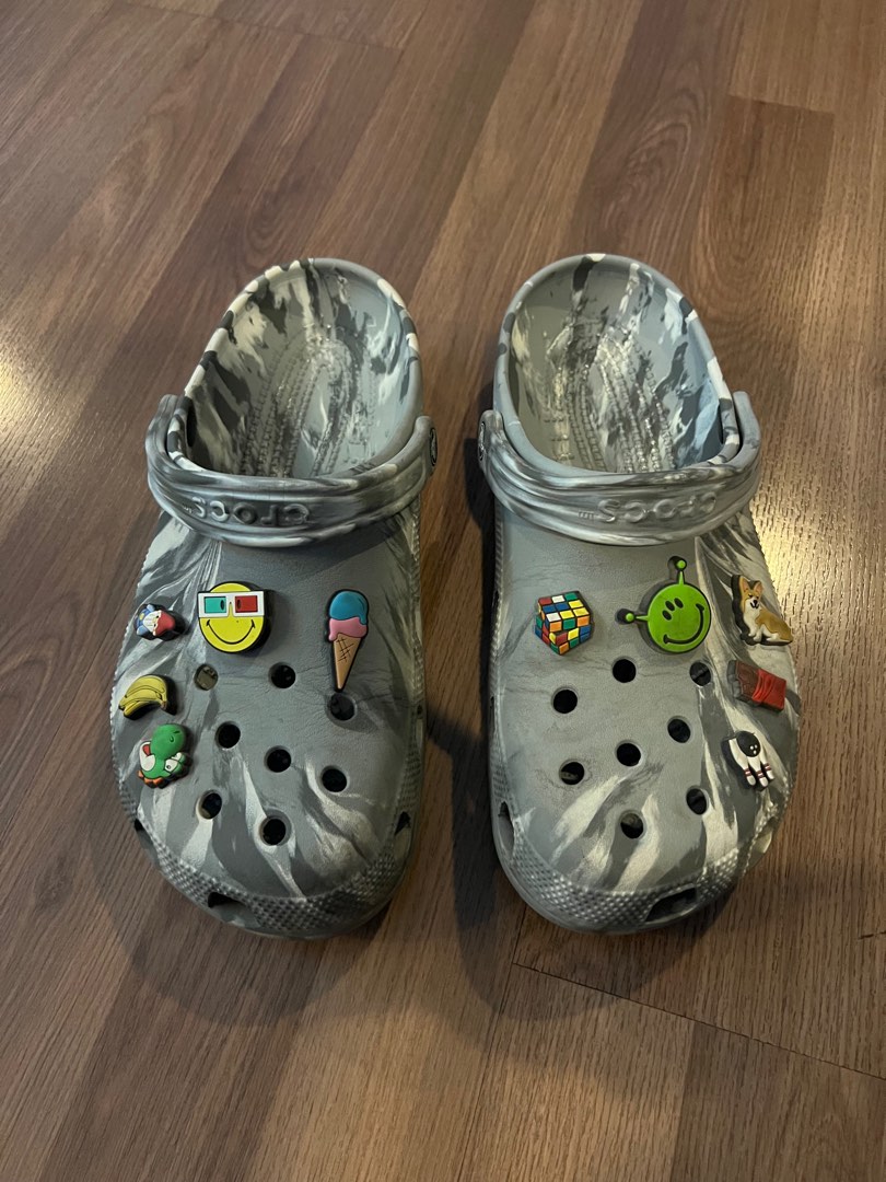 Crocs grey marble sz9, Men's Fashion, Footwear, Slippers & Slides on ...