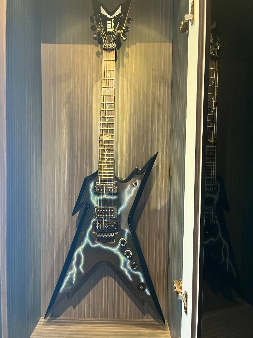 Dean Guitars Razorback "Thunderbolt", Hobbies & Toys, Music & Media ...