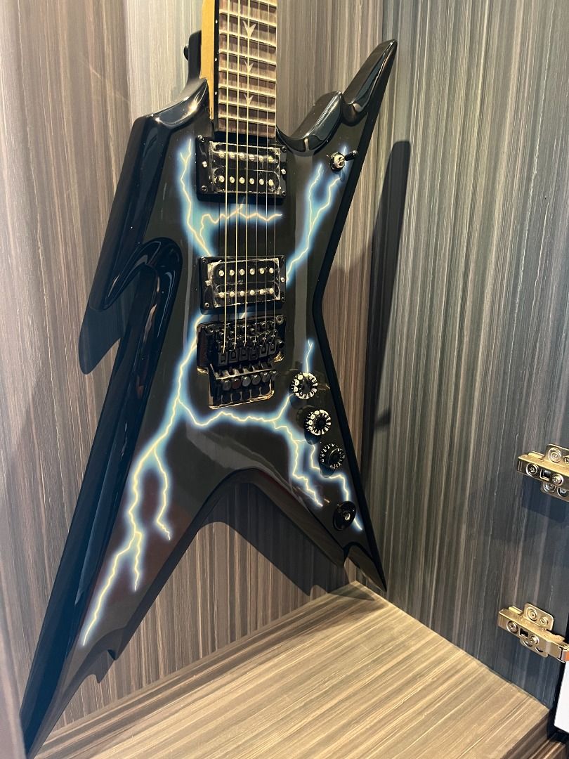 Dean Guitars Razorback "Thunderbolt", Hobbies & Toys, Music & Media ...