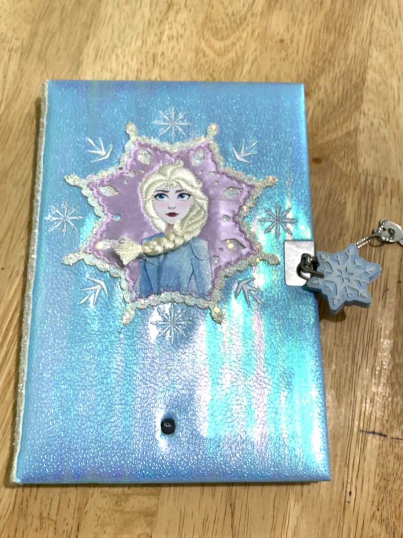 FROZEN 2 ELSA NOTEBOOK LIGHTS ONLY WITH SNOWFLAKES LOCK AND KEYS ...