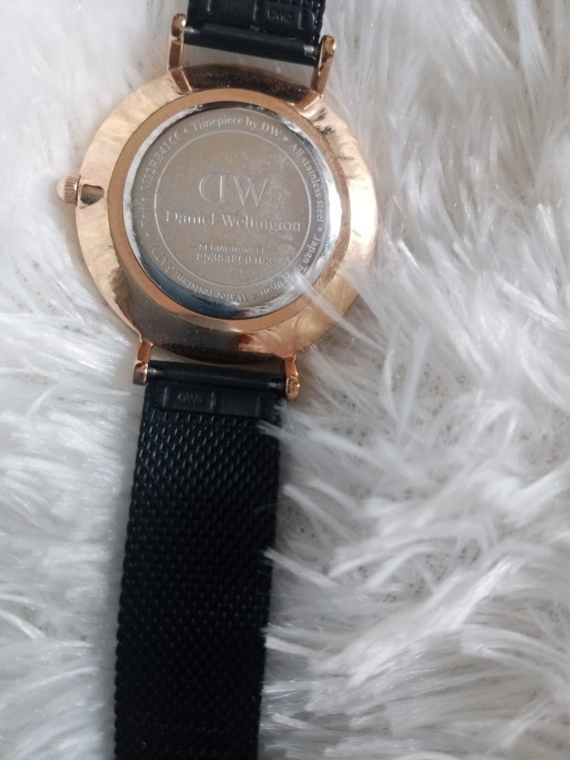 Jam DW, Fesyen Wanita, Jam Tangan di Carousell