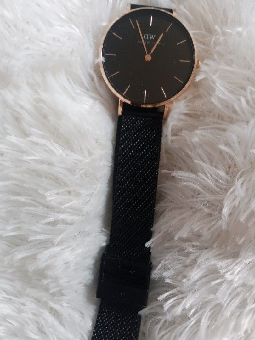 Jam DW, Fesyen Wanita, Jam Tangan di Carousell