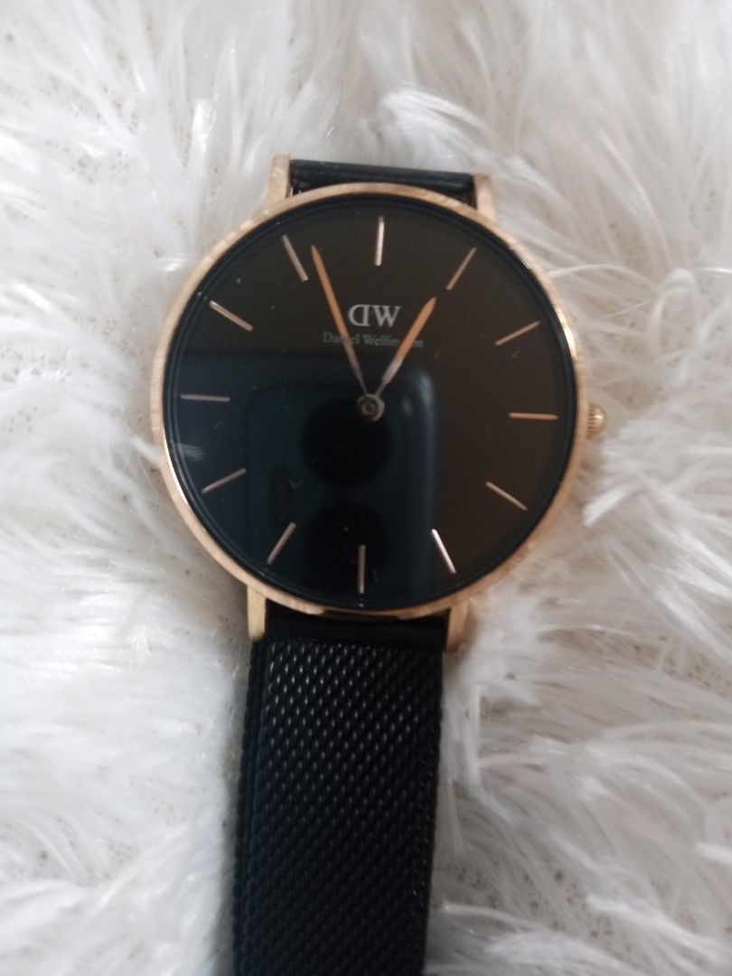 Jam DW, Fesyen Wanita, Jam Tangan di Carousell