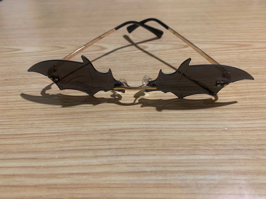Kacamata Batman, Fesyen Wanita, Aksesoris di Carousell