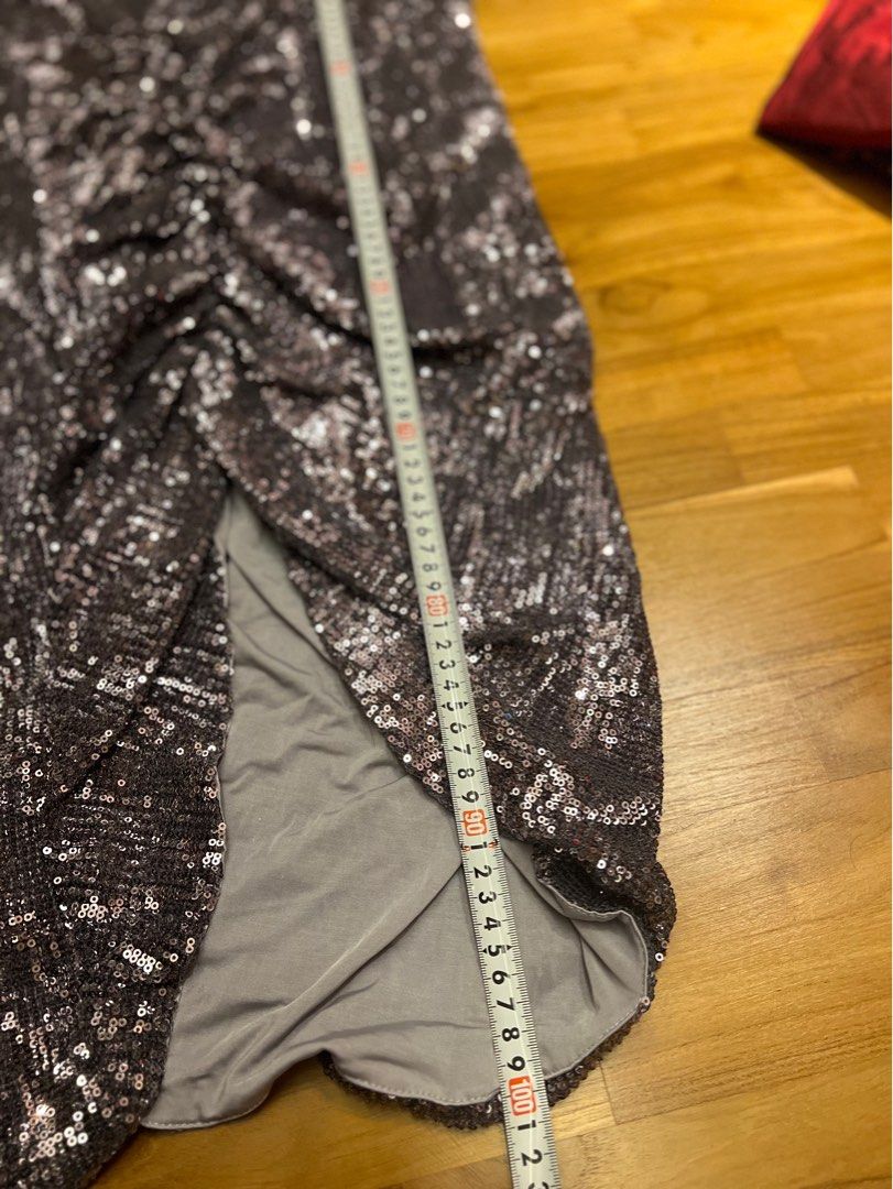 Lavish Alice Silver Sequin Toga Dress, Women's Fashion, Dresses & Sets ...