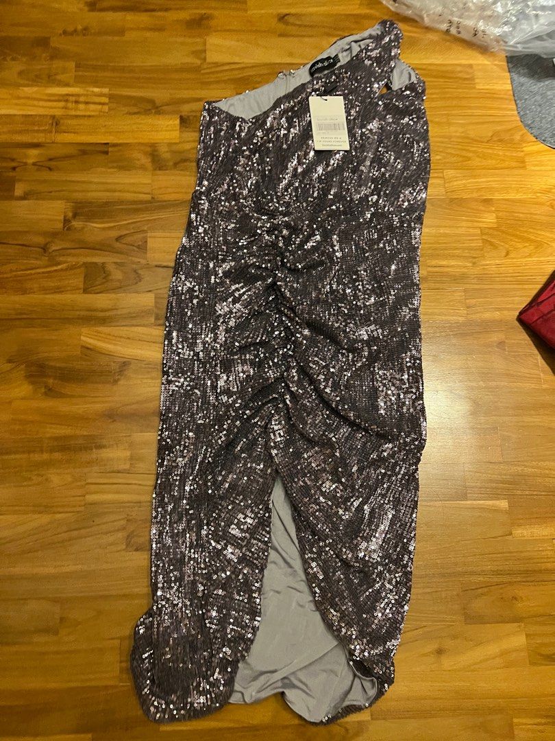 Lavish Alice Silver Sequin Toga Dress, Women's Fashion, Dresses & Sets ...