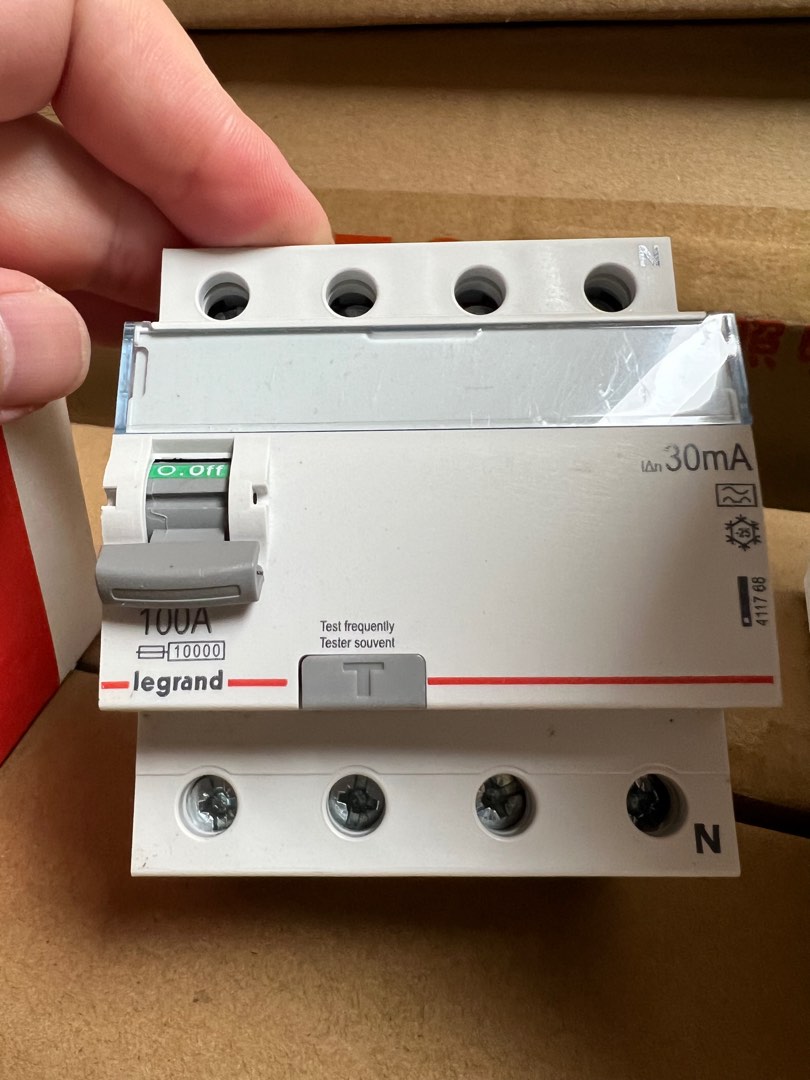 Legrand 100A 4P RCBO RCCB RCD, 家庭電器, 其他家庭電器 - Carousell