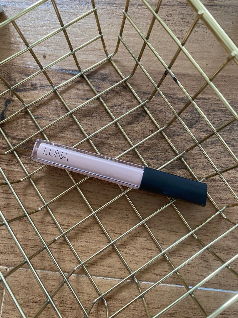Luna Long Lasting Tip Concealer Brightener on Carousell