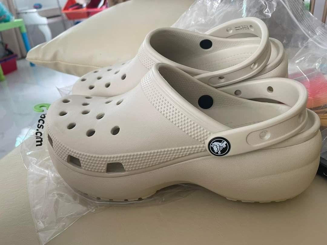 Original Crocs Classic Platform Clogs, Women's Fashion, Footwear, Slippers and slides on Carousell