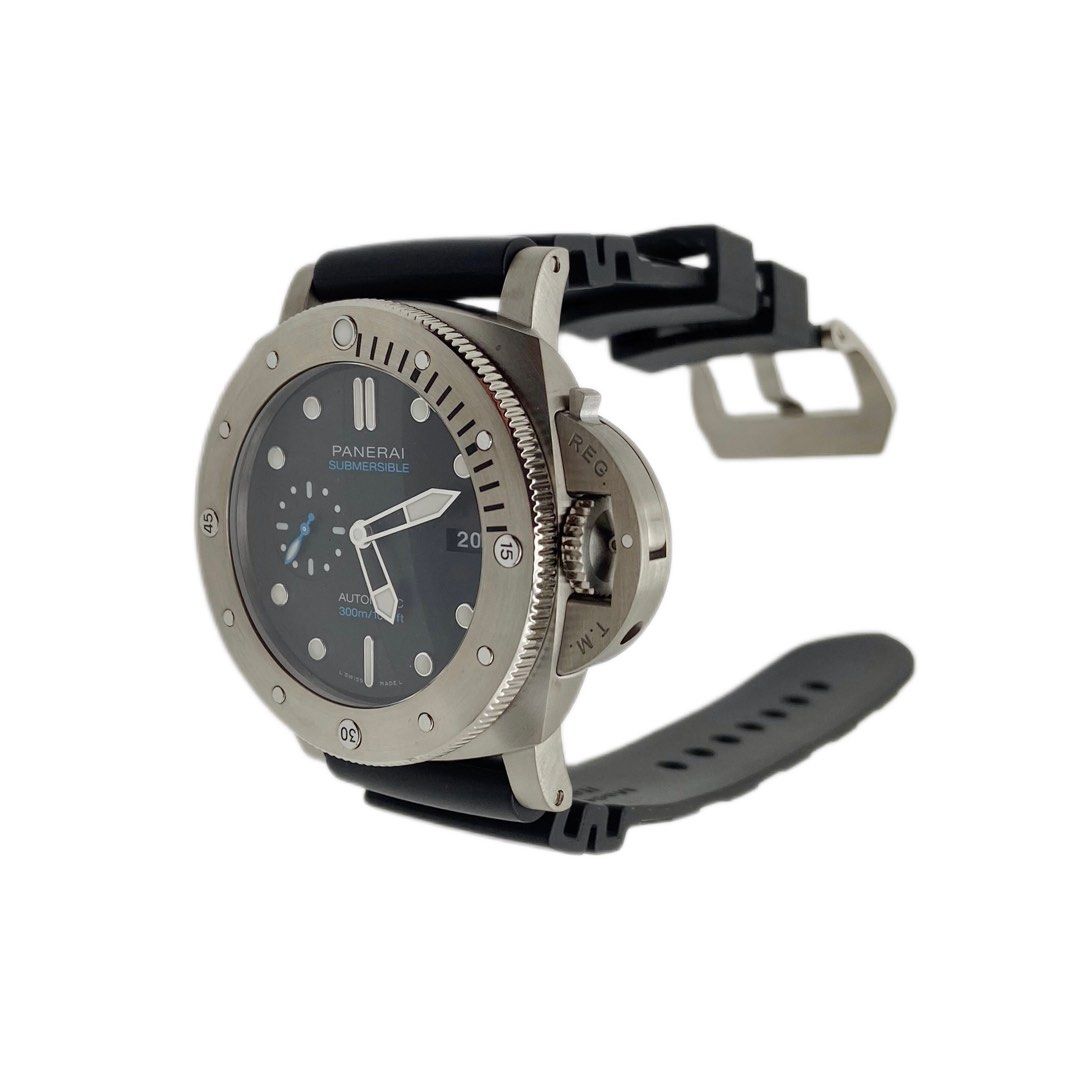 PAM02305 PAM 2305 Submersible, Luxury, Watches on Carousell