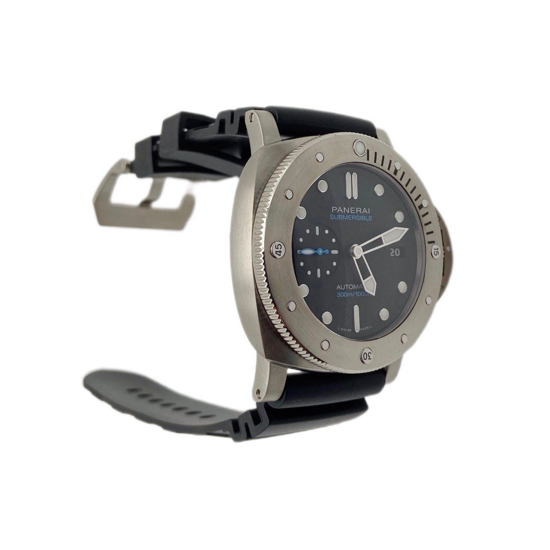 PAM02305 PAM 2305 Submersible, Luxury, Watches on Carousell