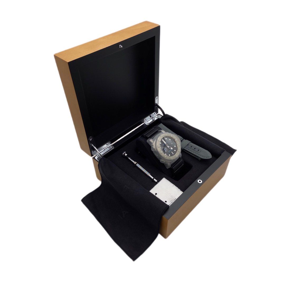 PAM02305 PAM 2305 Submersible, Luxury, Watches on Carousell