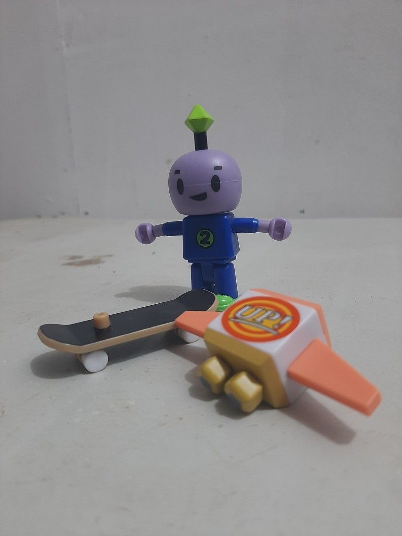 (Roblox) Robot 64: Beebo, Hobbies & Toys, Toys & Games on Carousell