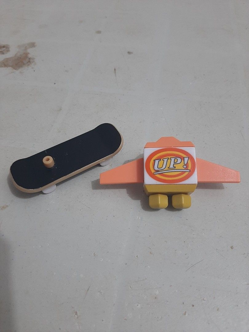 (Roblox) Robot 64: Beebo, Hobbies & Toys, Toys & Games on Carousell