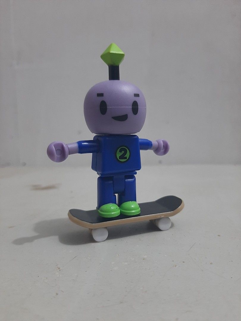 (Roblox) Robot 64: Beebo, Hobbies & Toys, Toys & Games on Carousell