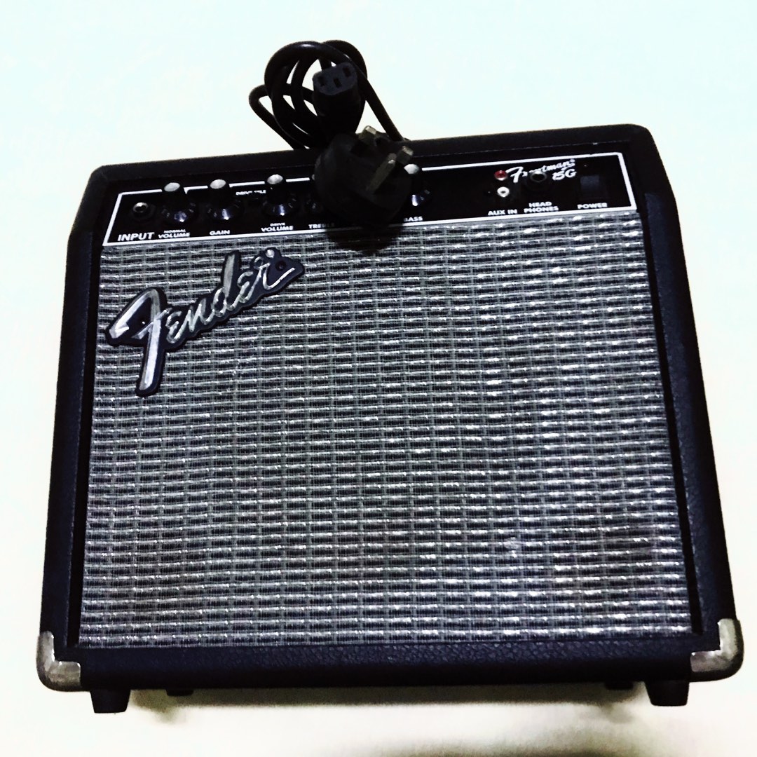 Squier Fender Stratocaster & Fender Frontman 15G Amplifier, Hobbies ...