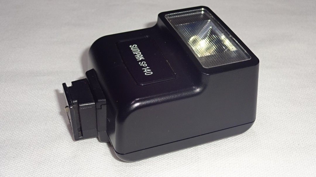 Sunpak SP-140 small camera flash with built-in sync cord, Photography ...