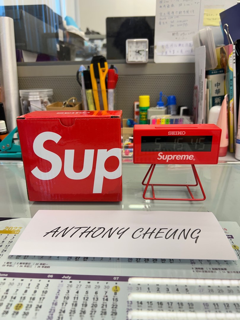 SUPREME x SEIKO Marathon Clock, 傢俬＆家居, 家居裝飾, 時鐘 - Carousell
