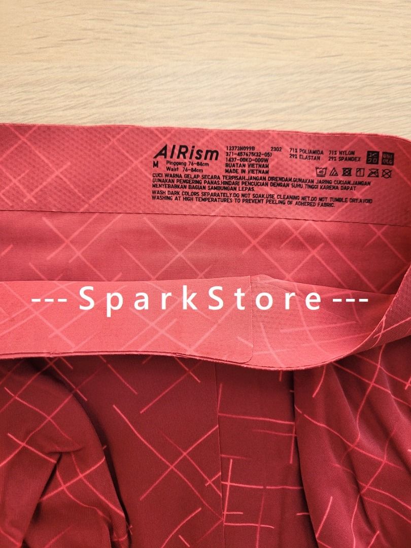 Uniqlo Celana Dalam Boxer Airism Ultra Seamless Merah, Fesyen Pria, Pakaian , Bawahan di Carousell