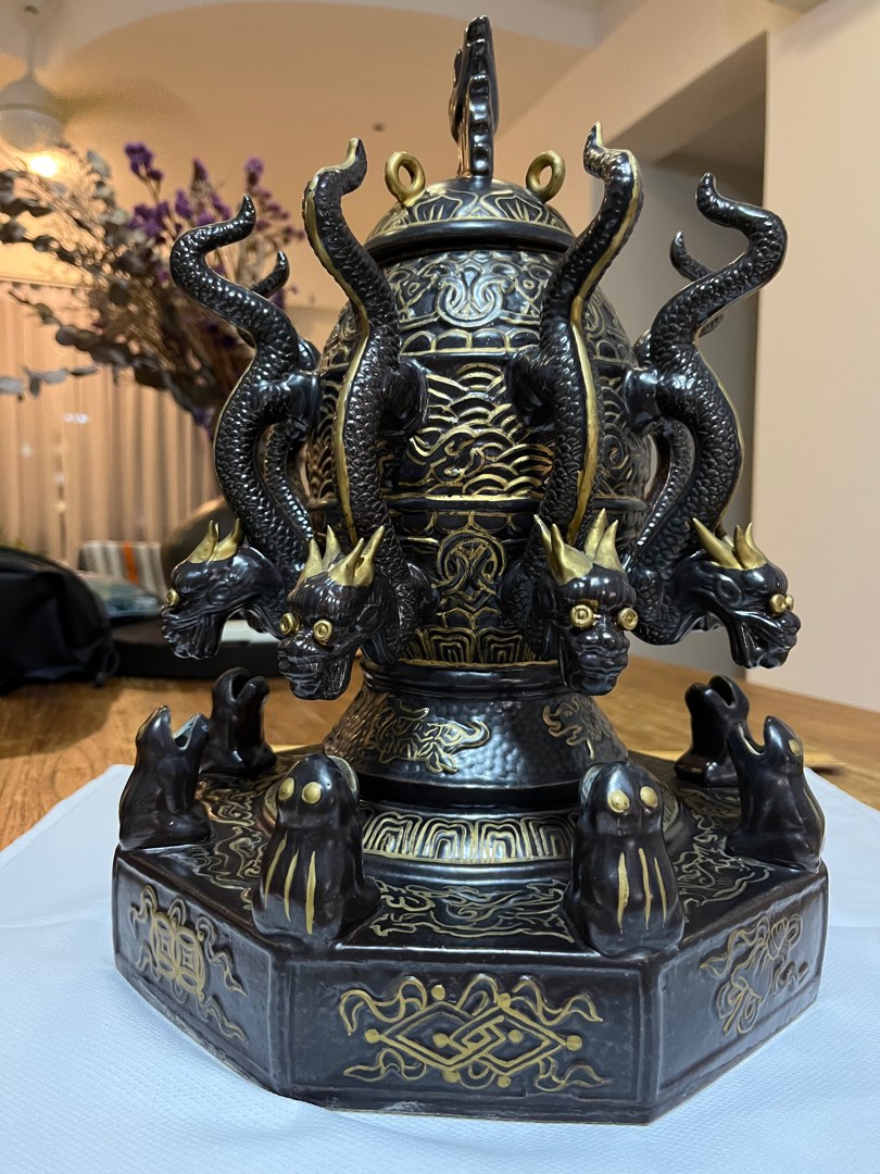 Chinese porcelain replica of the seismograph by Zhang Heng, Hobbies ...