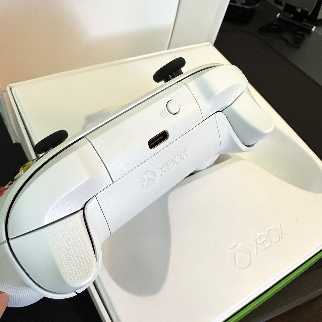 XBOX Wireless Controller - Robot White, Video Gaming, Video Game ...