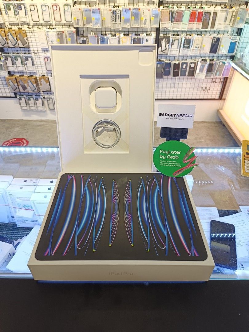 2 Mths Old! iPad Pro 12.9 6th Gen M2 Chipset 256gb Cellular (Like New ...