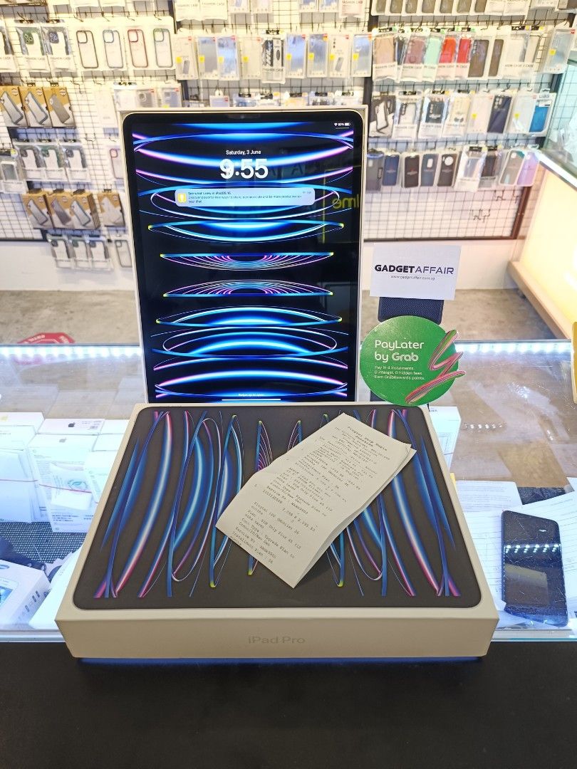 2 Mths Old! iPad Pro 12.9 6th Gen M2 Chipset 256gb Cellular (Like New ...