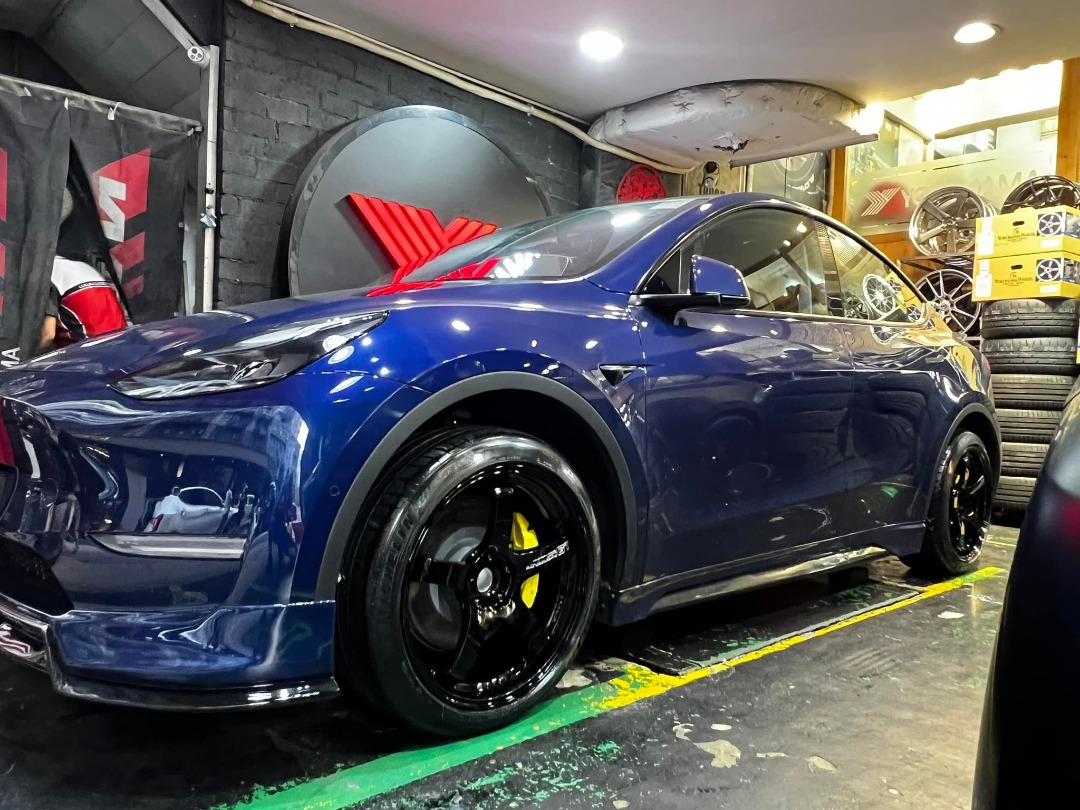 ADVAN GT Tesla, 汽車配件, 車軚 - Carousell