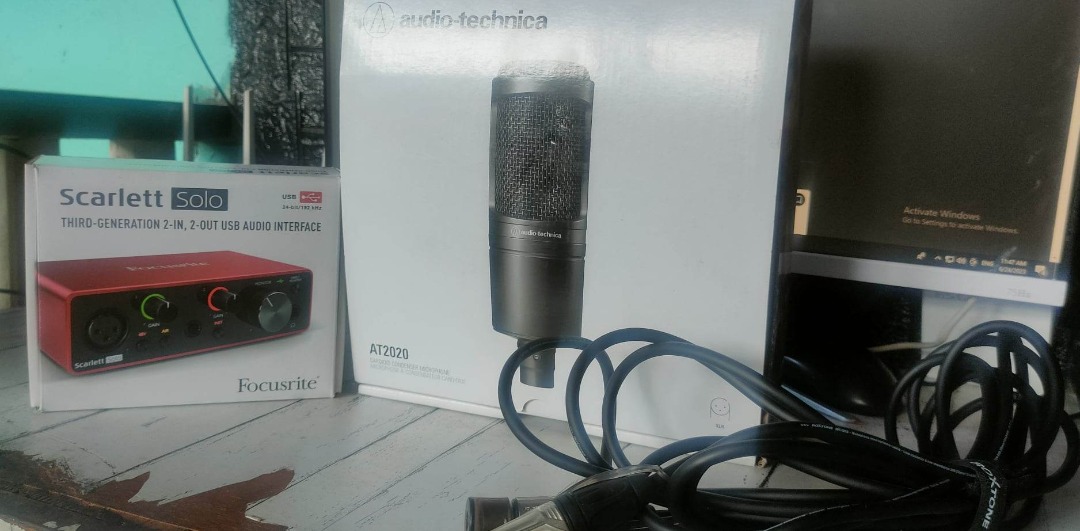 AT2020 condenser microphone Focusrite Solo 3rd gen w/ free XLR cable ...