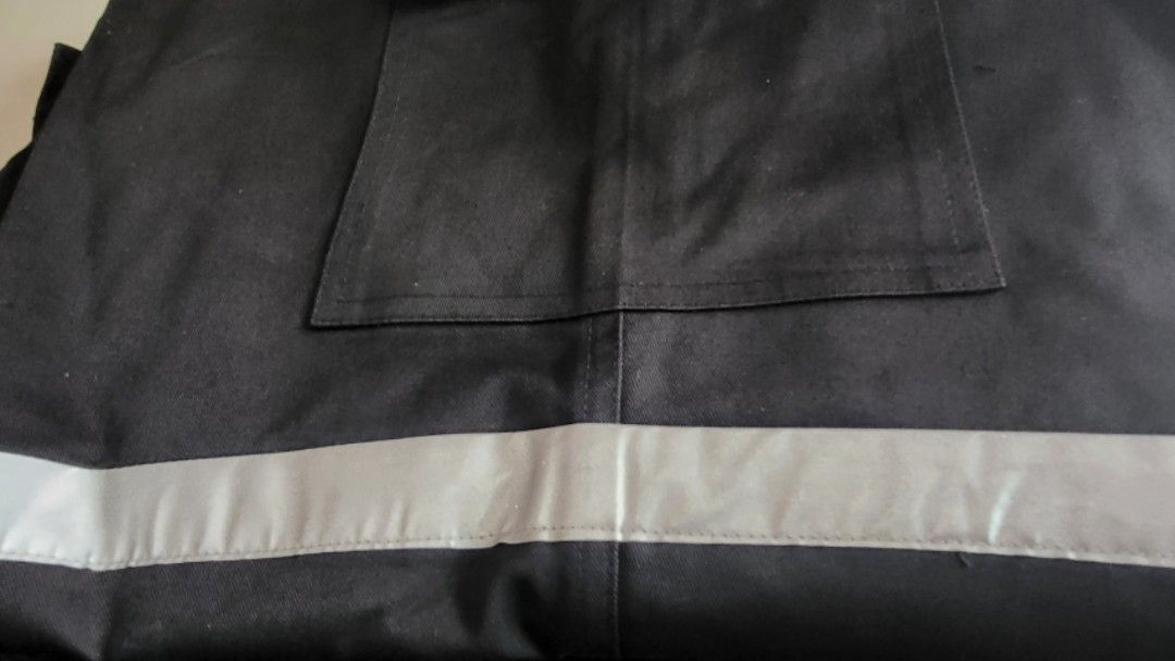 Black Cargo pants (With safety reflector), Men's Fashion, Bottoms ...