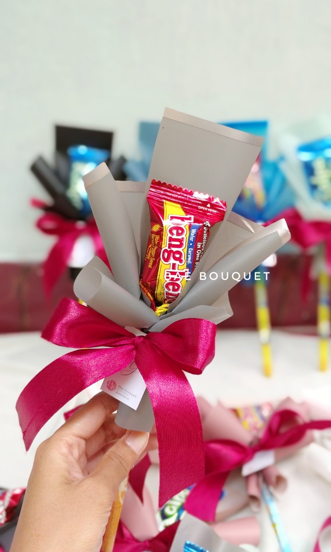 Buket mini beng-beng pensil wisuda souvenir ulang tahun hiasan, Makanan ...
