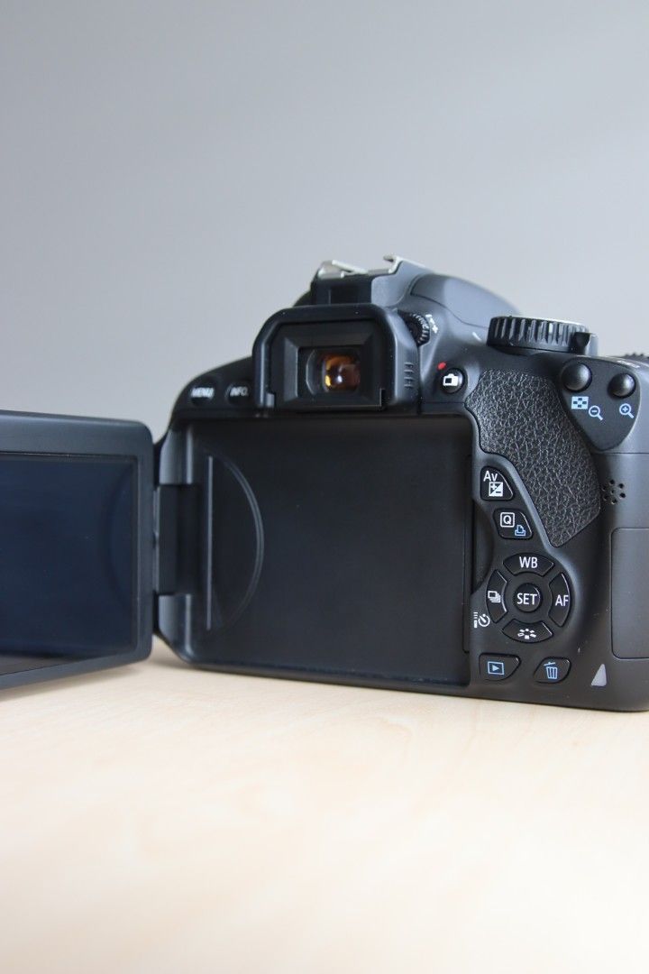 Canon EOS 650D (Body), Photography, Cameras on Carousell