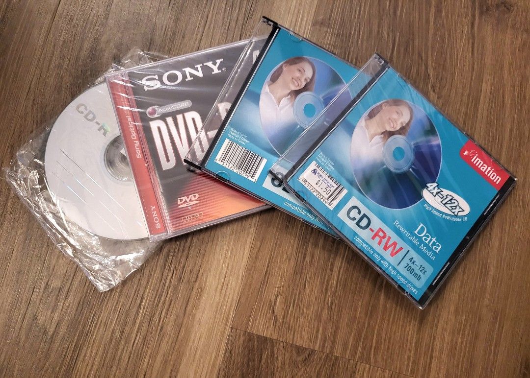 CDs & envelopes, Hobbies & Toys, Music & Media, CDs & DVDs on Carousell