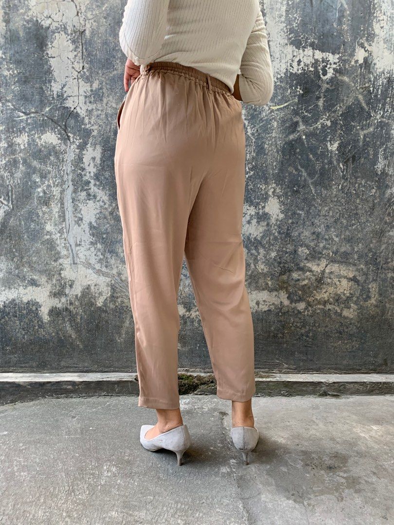 Celana gu uniqlo highwaist cream coksu bahan licin silk baggy pants ...