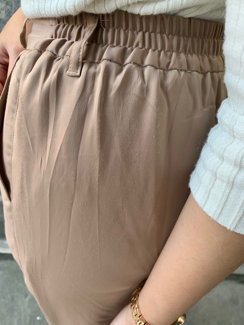 Celana gu uniqlo highwaist cream coksu bahan licin silk baggy pants ...