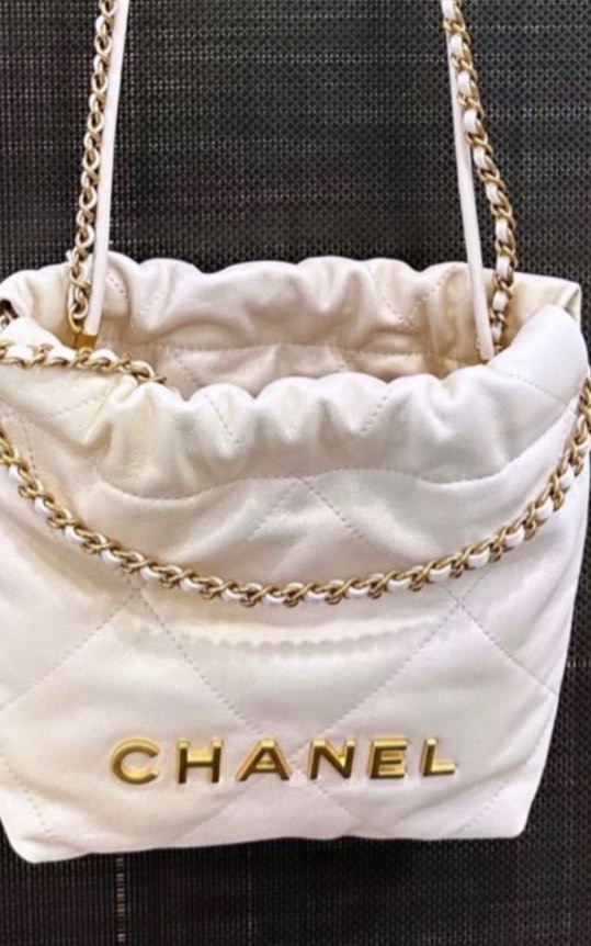 Chanel Mini 22 White (Super Rare) combo with gold hw, Women's Fashion ...