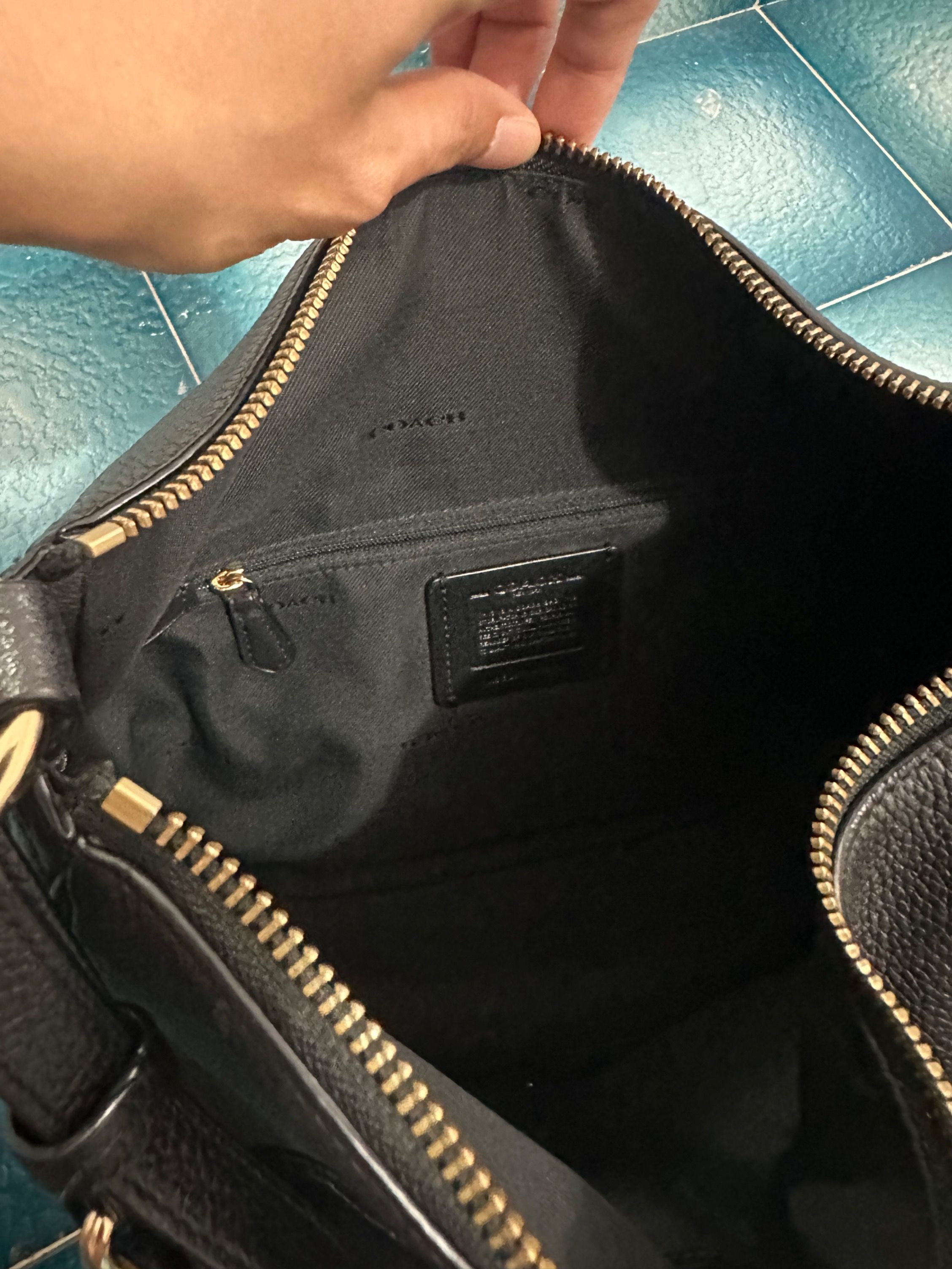 Coach Sutton Hobo, Luxury, Bags & Wallets on Carousell