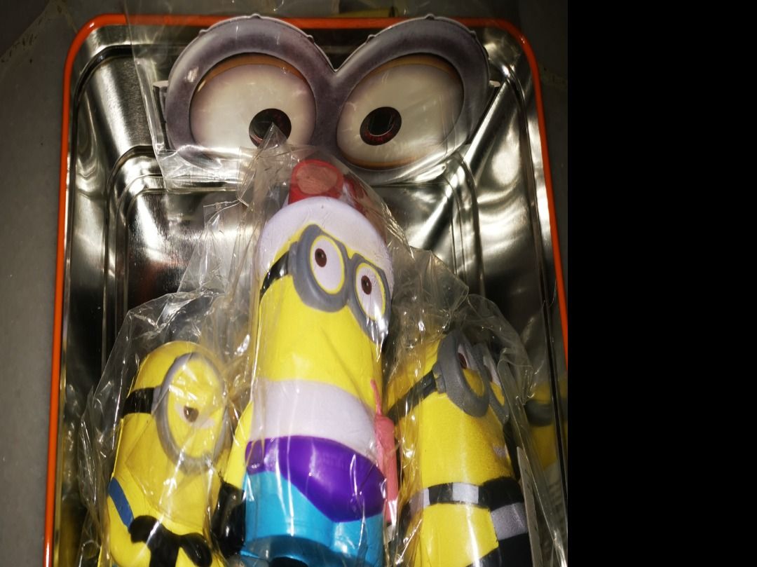 DESPICABLE ME MINIONS Lunch box with squishy toys, Hobbies & Toys, Toys ...