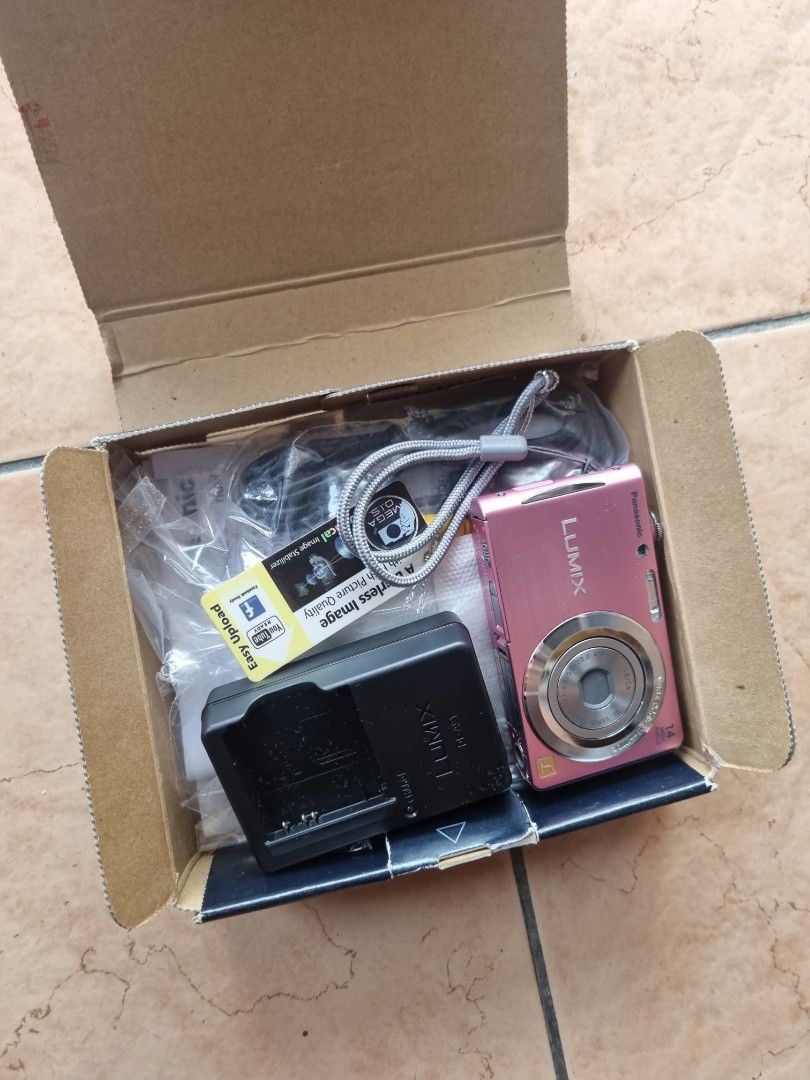 DIGICAM (COMPLETE PACKAGE) FOR SALE [aesthetic & cute!) on Carousell