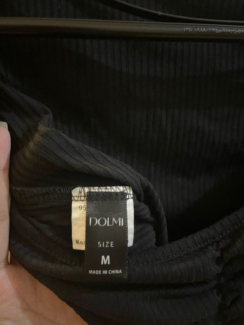 (DOLMI) Black Off-Shoulder Crop Top, Women's Fashion, Tops, Longsleeves ...