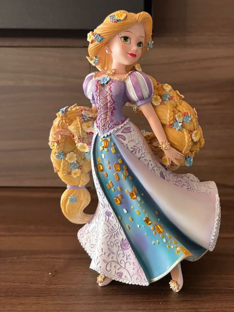 Enesco Disney Showcase Collection Rapunzel Figurine, Hobbies & Toys ...