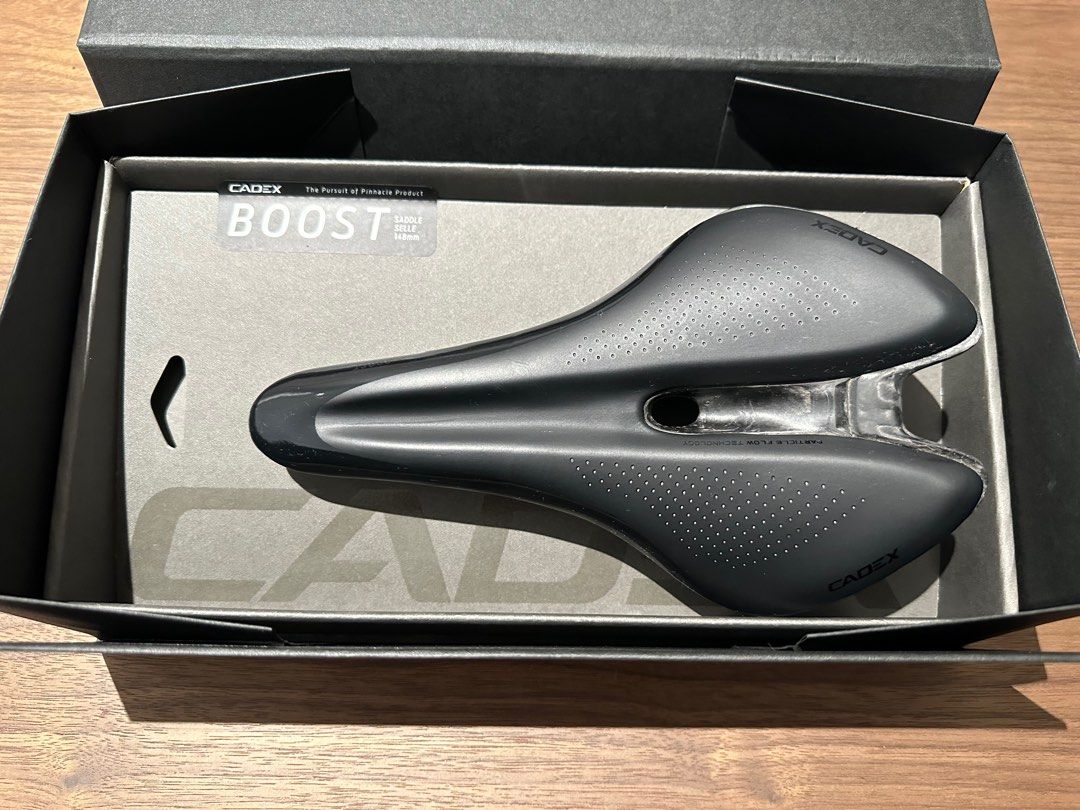 Full carbon Giant (top-end) CADEX saddle, Sports Equipment, Bicycles ...