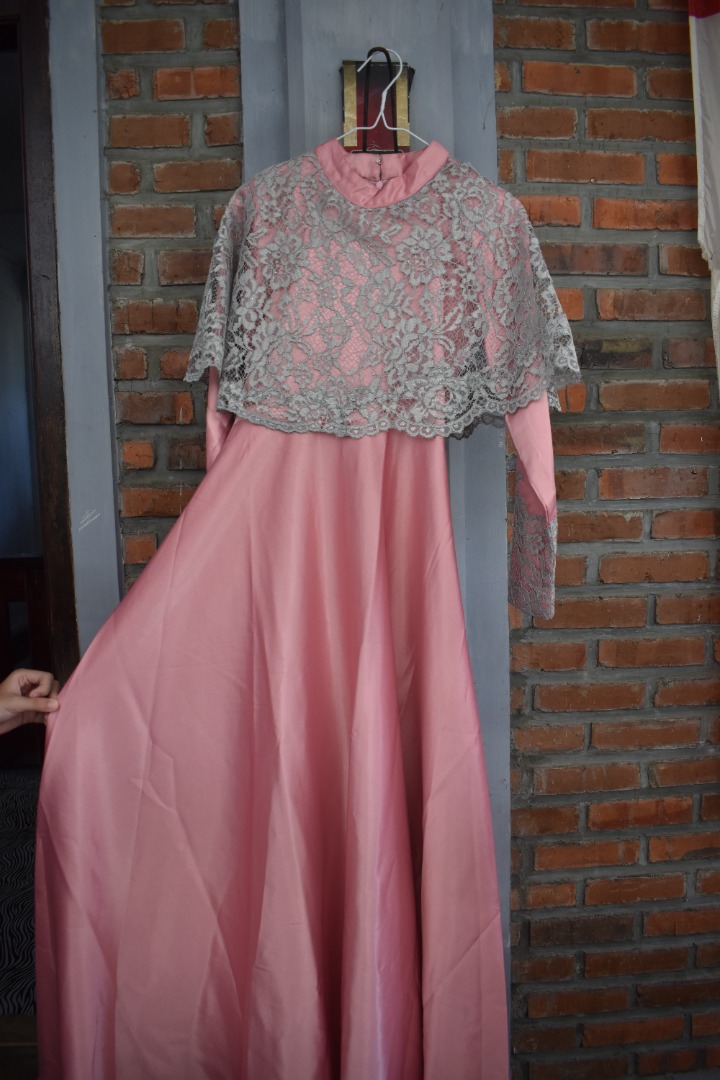 FREE, BAYAR ONGKIR SAJA Gaun Wisuda Pink, Fesyen Wanita, Muslim Fashion ...