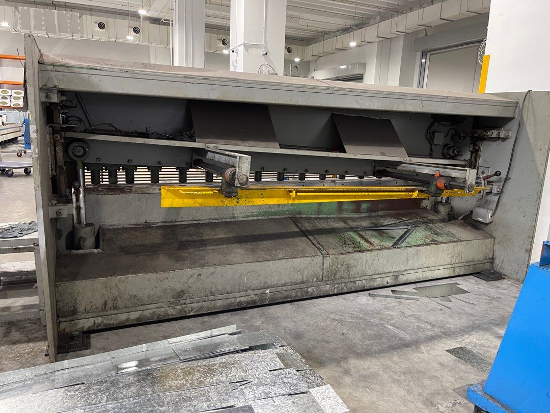 HACO Hydraulic Shearing Machine, Everything Else on Carousell