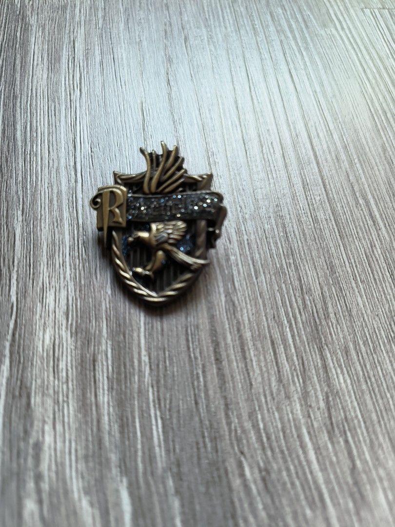 Harry Potter Ravenclaw collar pin, Hobbies & Toys, Memorabilia ...