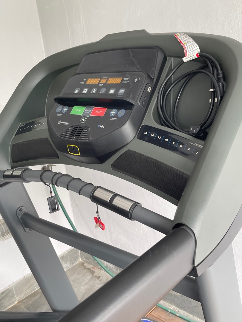 Johnson Threadmill Horizon T101 , Sports Equipment, Exercise & Fitness ...